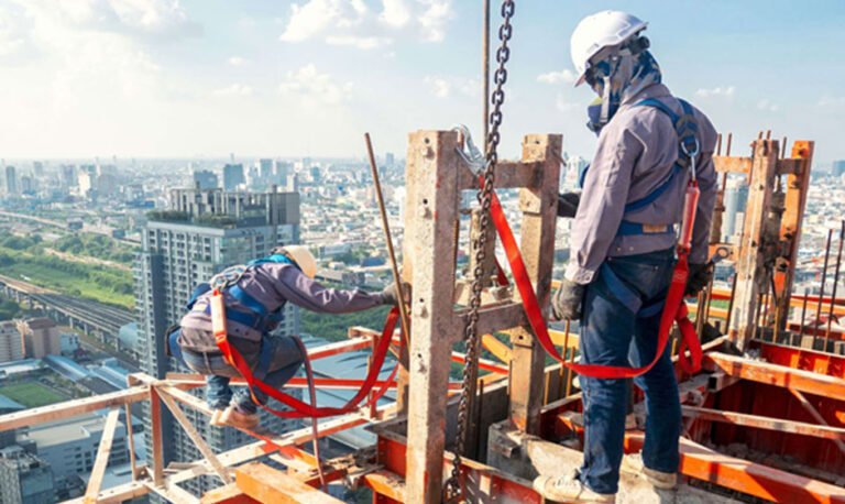 Benefits of Completing a Working at Heights - FlyAtn